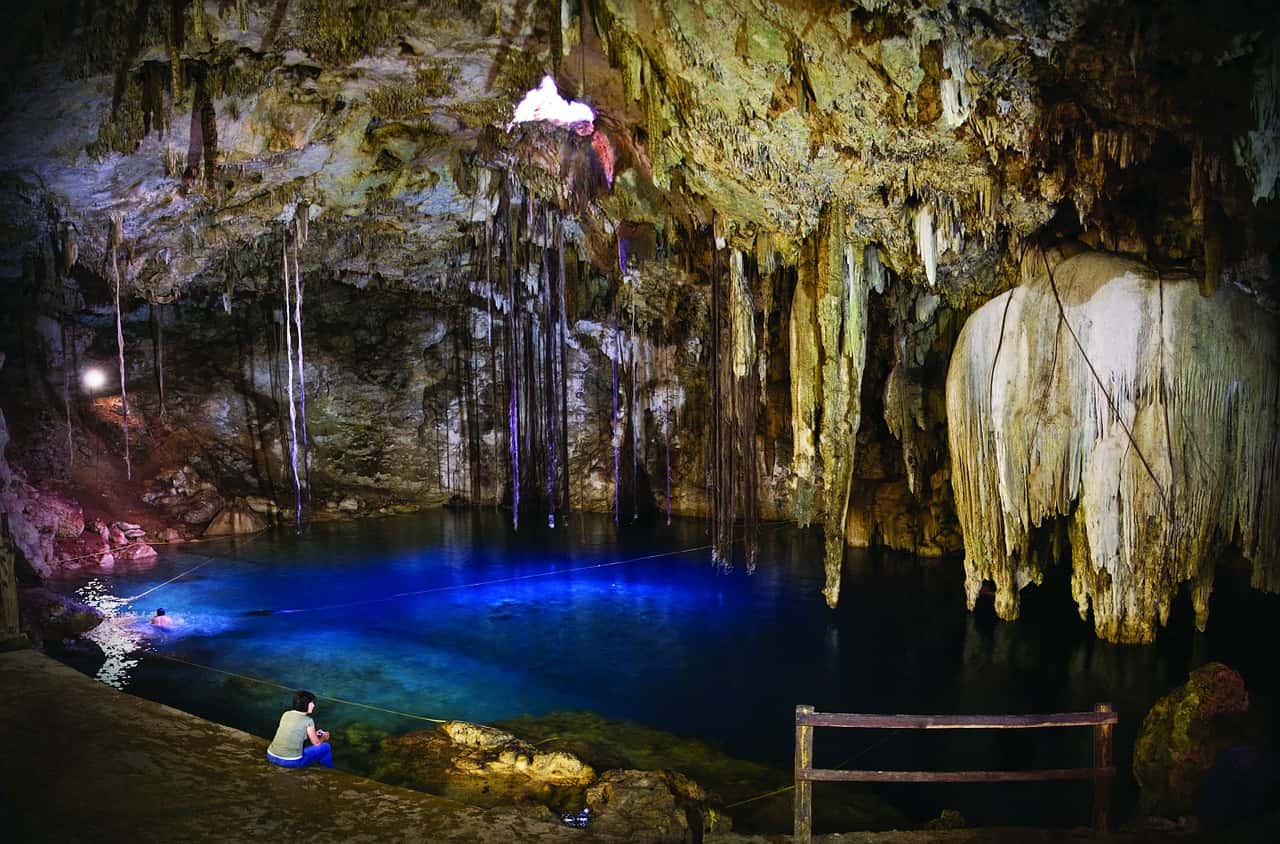 America's Subterranean Wonders: Top Cave Diving Destinations
