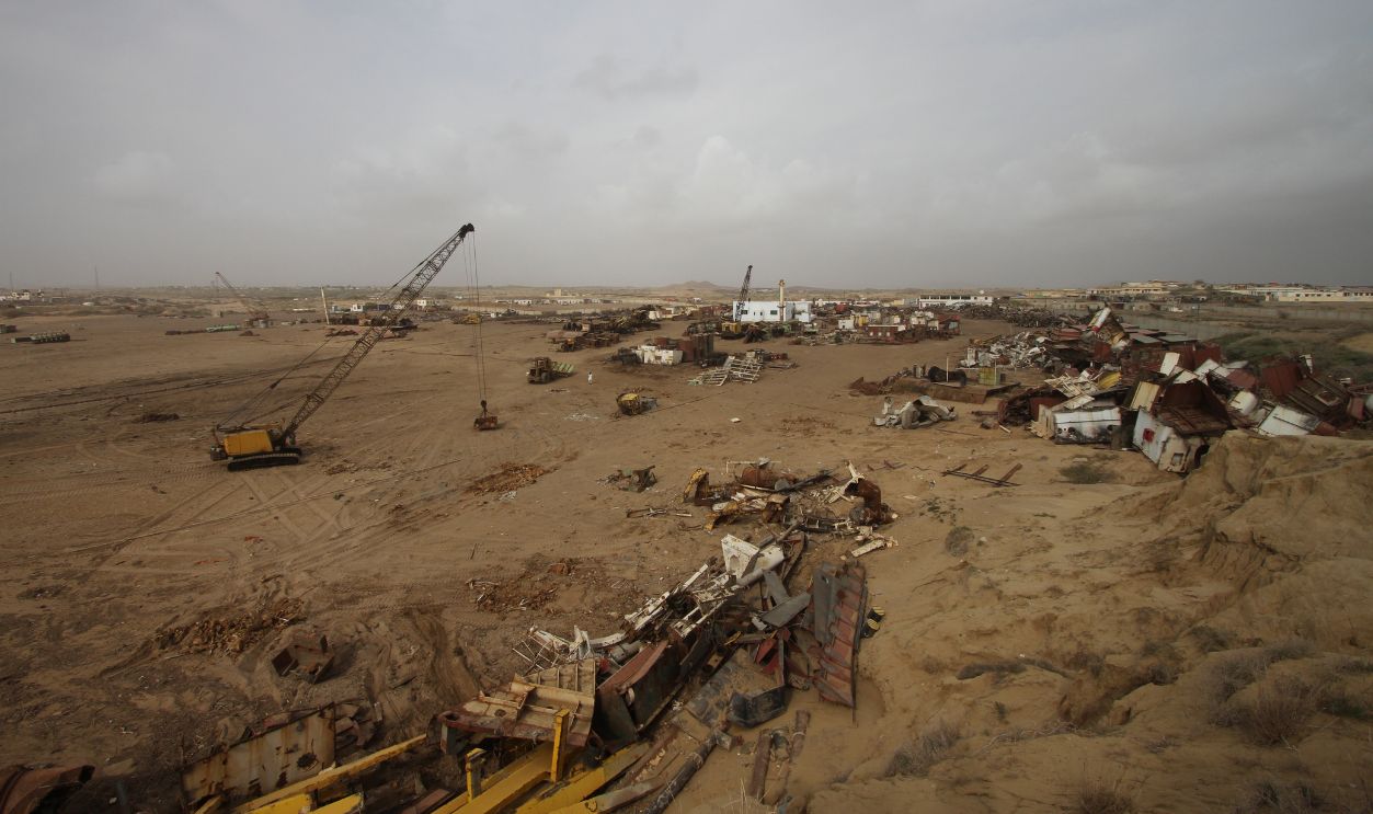 9 Enormous Ship Graveyards Carved By Time