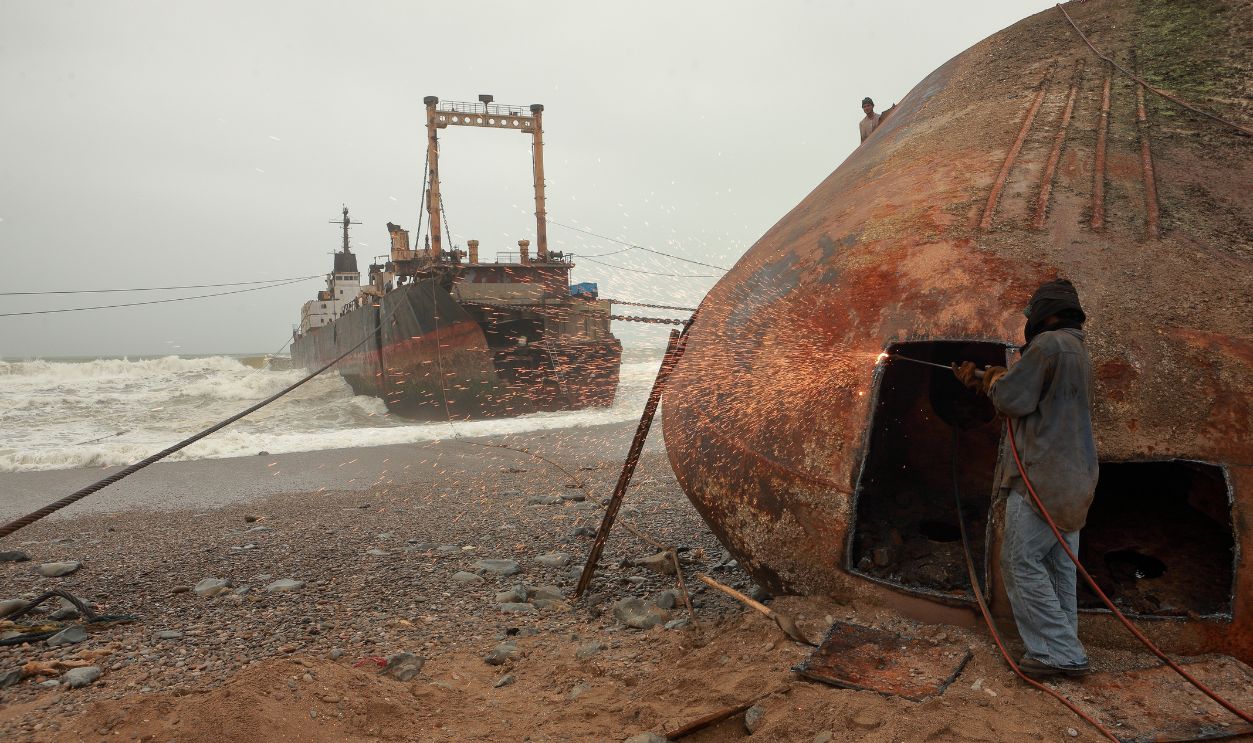 9 Enormous Ship Graveyards Carved By Time