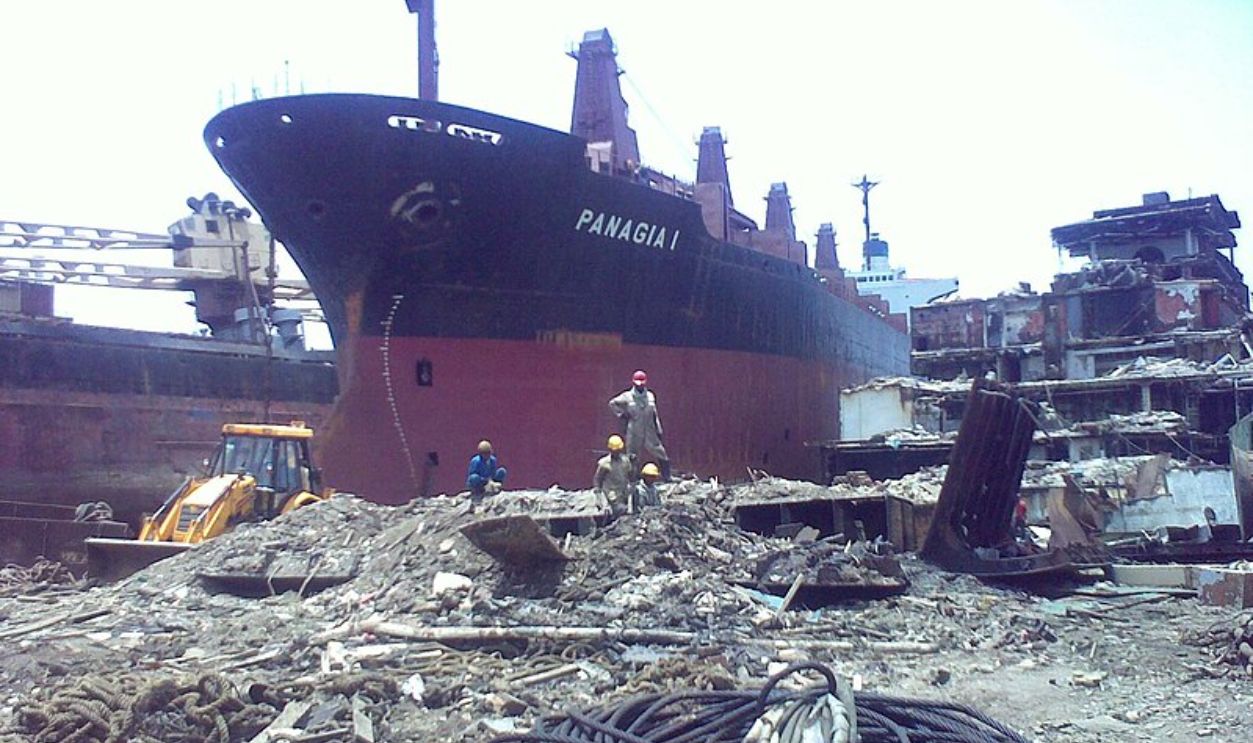 9 Enormous Ship Graveyards Carved By Time