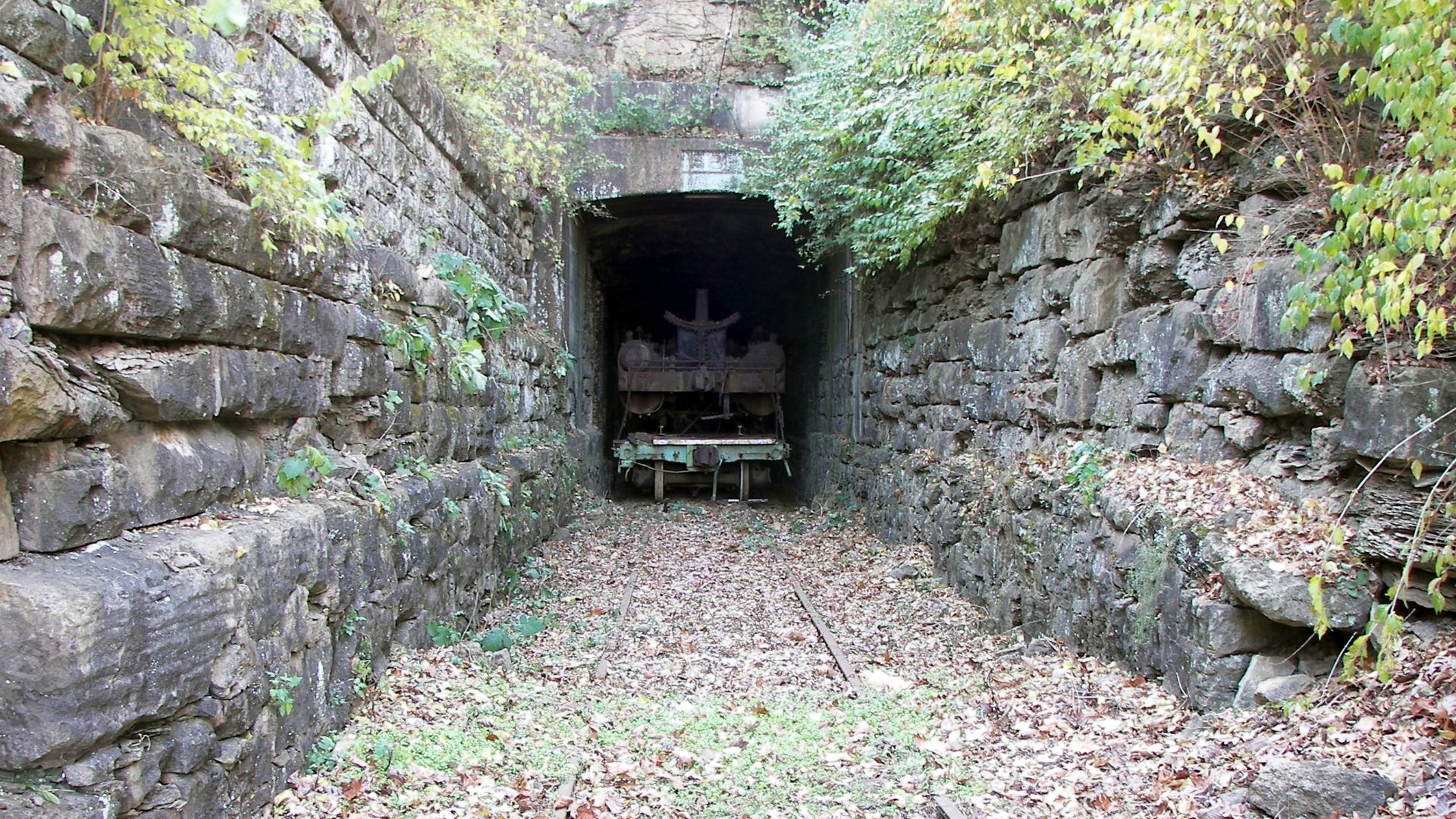 Ranking The Most Haunted Cities In America, According To Paranormal Experts