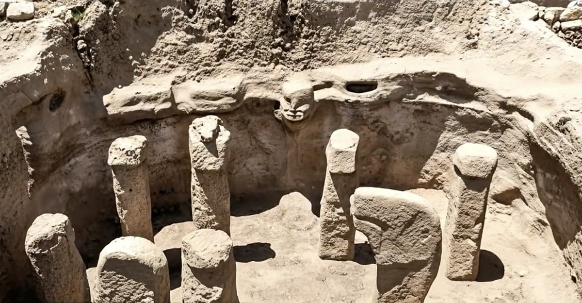 Archaeologists in Turkey uncovered the first T-shaped stone pillar with ...