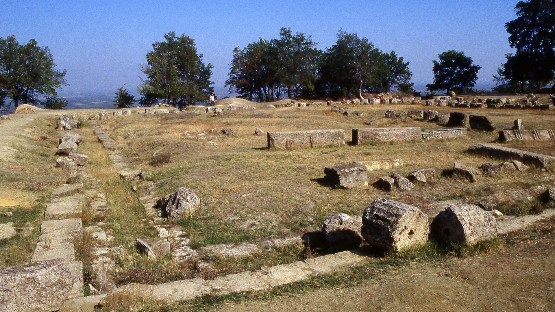 Excavators have revealed a 2,300‑year‑old Macedonian tomb in Aegae ...