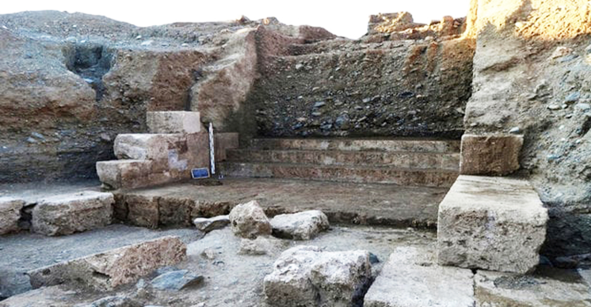 Excavators have revealed a 2,300‑year‑old Macedonian tomb in Aegae ...