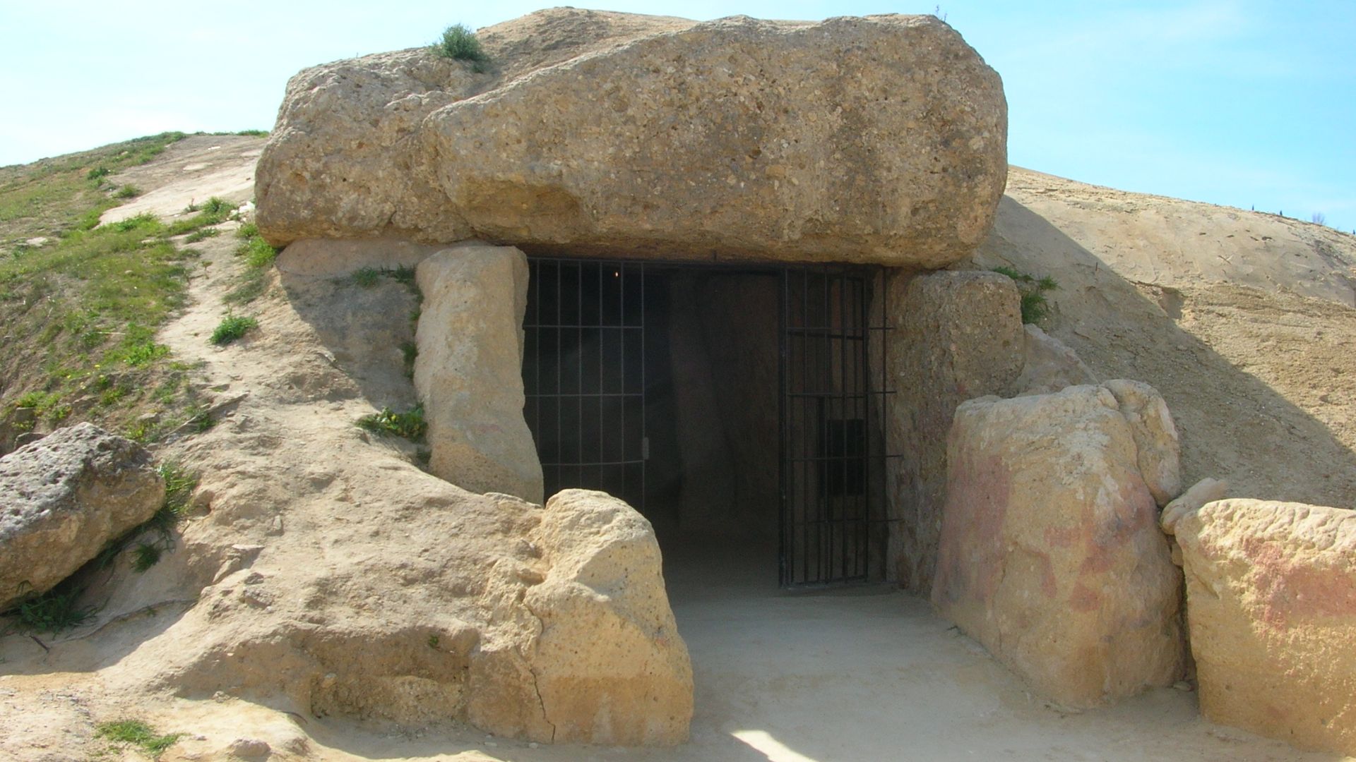 Researchers re-opened a 5,000-year-old tomb in Andalusia and found ...