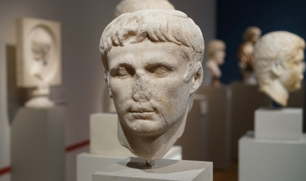 Researchers in Crimea identified the head of the marble statue of ...