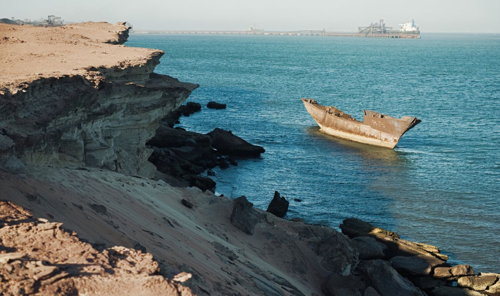 9 Enormous Ship Graveyards Carved By Time