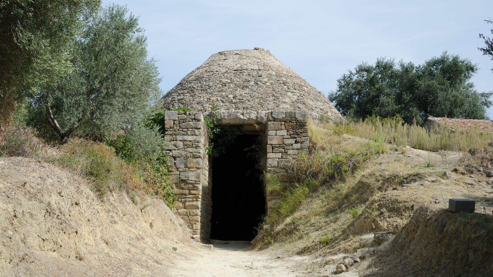 The Griffin Warrior’s Tomb Is Greece’s Most Astonishing Bronze Age Find ...