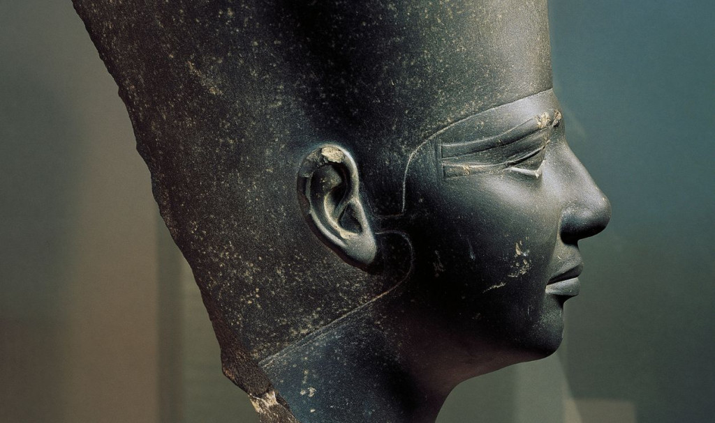 Archaeologists found a 4,500-year-old tomb in Egypt with a giant pink ...