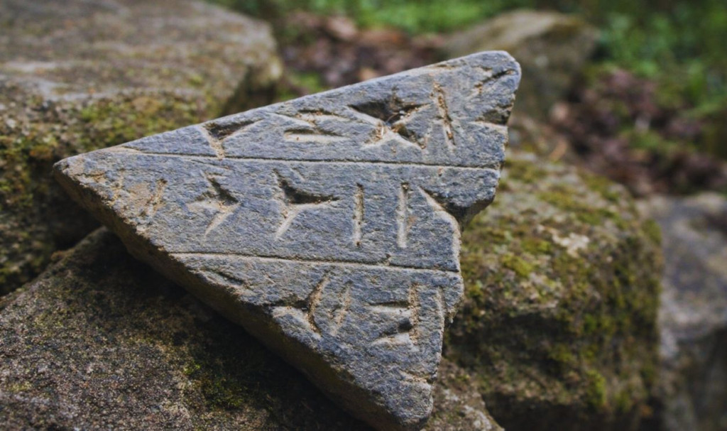Archaeologists in a cave in the Czech Republic found pieces of a ...