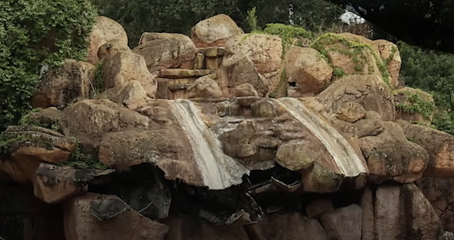 Eerie Photos Of Abandoned Disney Park Rides And Attractions